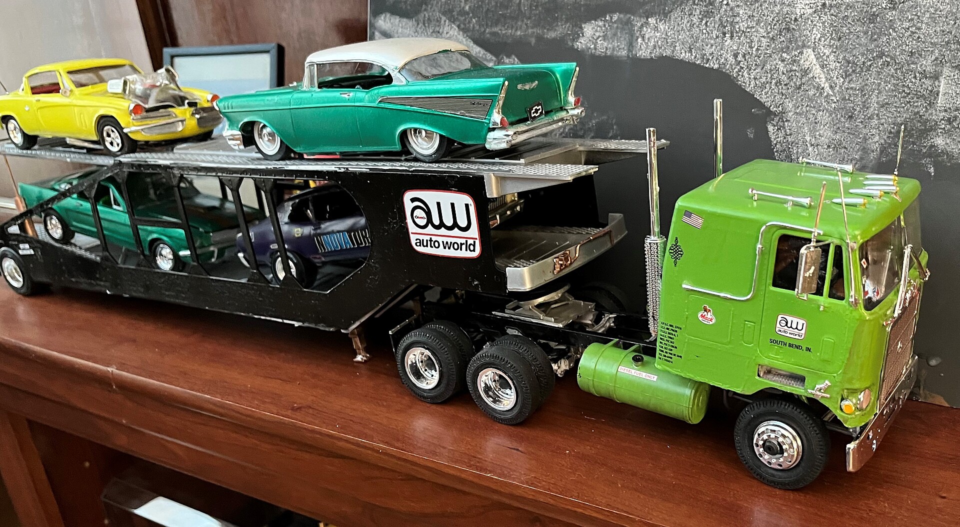 Mack Cruise-Liner Semi Tractor -- Plastic Model Car Truck Vehicle -- 1/ ...