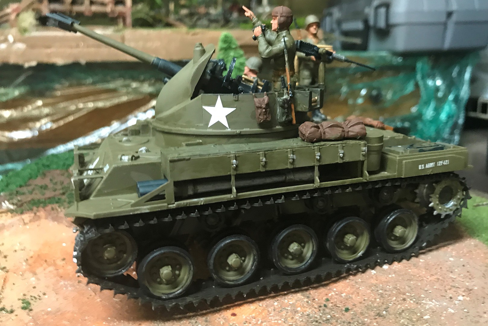 US Gun M42 Duster -- Plastic Model Tank Kit -- 1/35 Scale -- #35161 ...