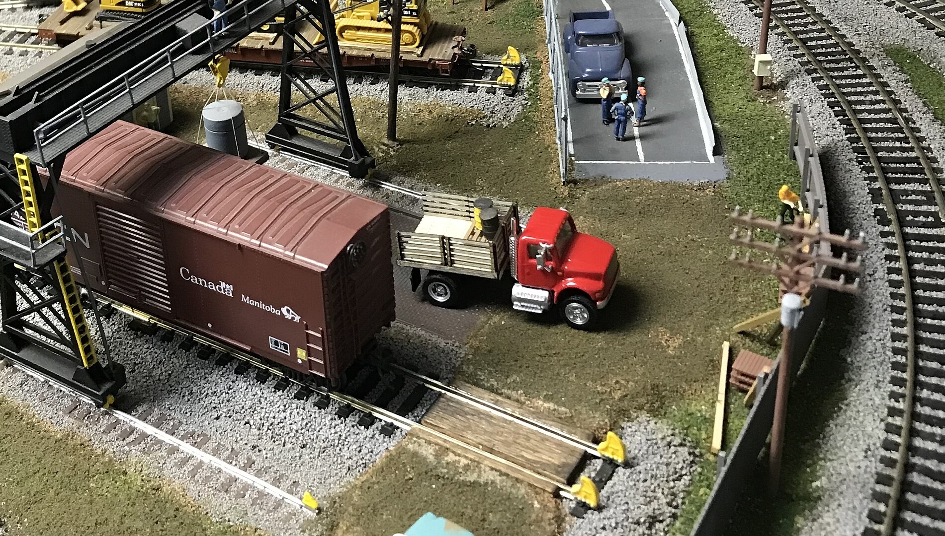 International 4900 Single-Axle Red Semi Tractor -- HO Scale Model ...