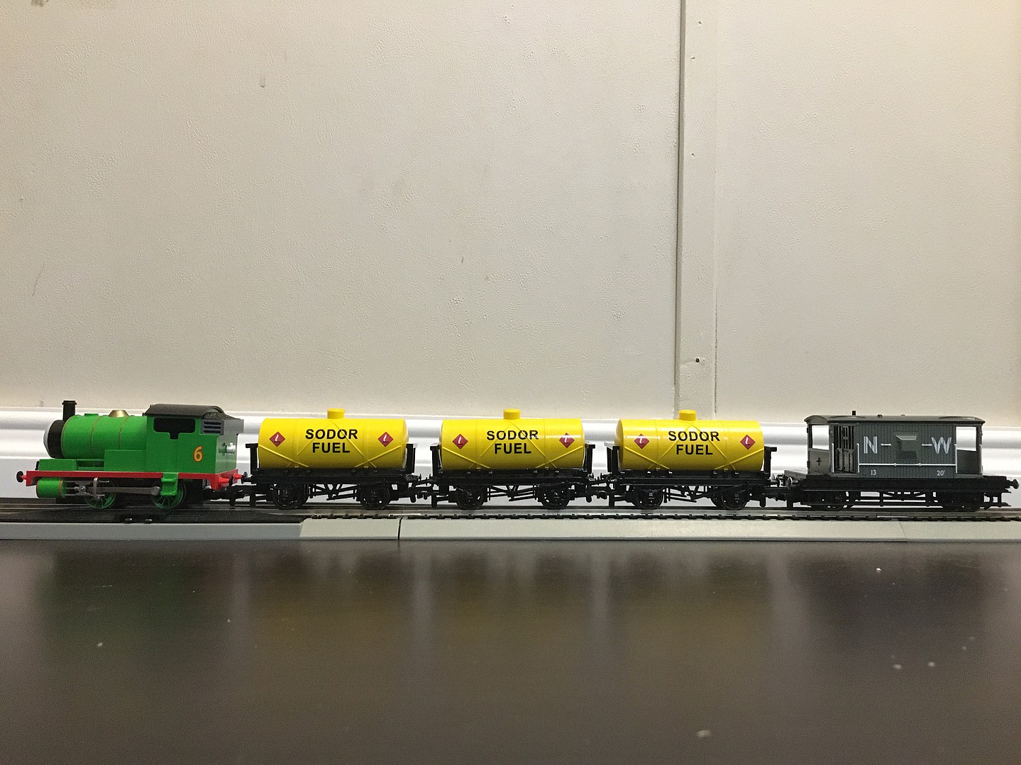 Sodor Fuel Tank -- HO Scale Thomas-the-Tank Electric Car -- #77039 ...