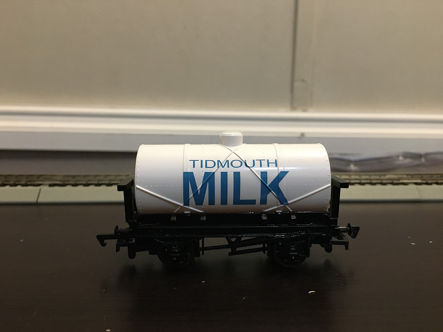 Tidmouth Milk Tank -- HO Scale Thomas-the-Tank Electric Car -- #77048 ...