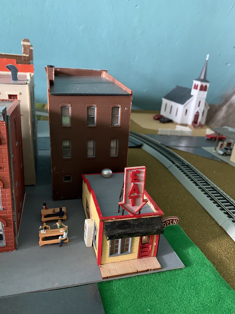 Fred & Red's Cafe Building Kit -- HO Scale Model Railroad Building ...