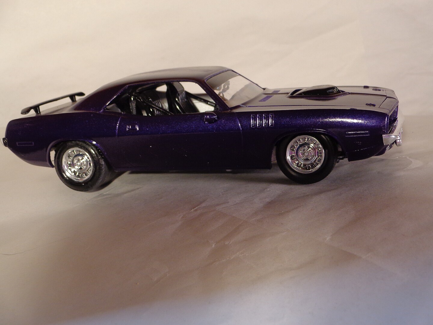 1970 Plymouth Hemi Cuda 2'n1 -- Plastic Model Car Kit -- 1/25 Scale ...
