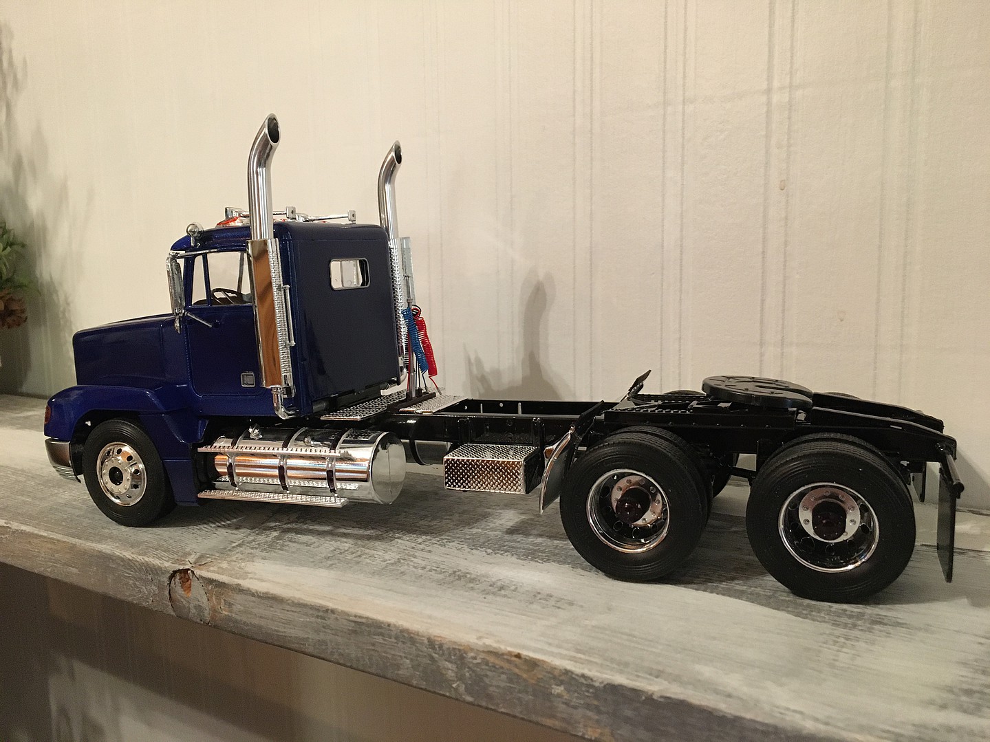 Freightliner FLD 120 Special Tractor Cab -- Plastic Model Truck Vehicle ...
