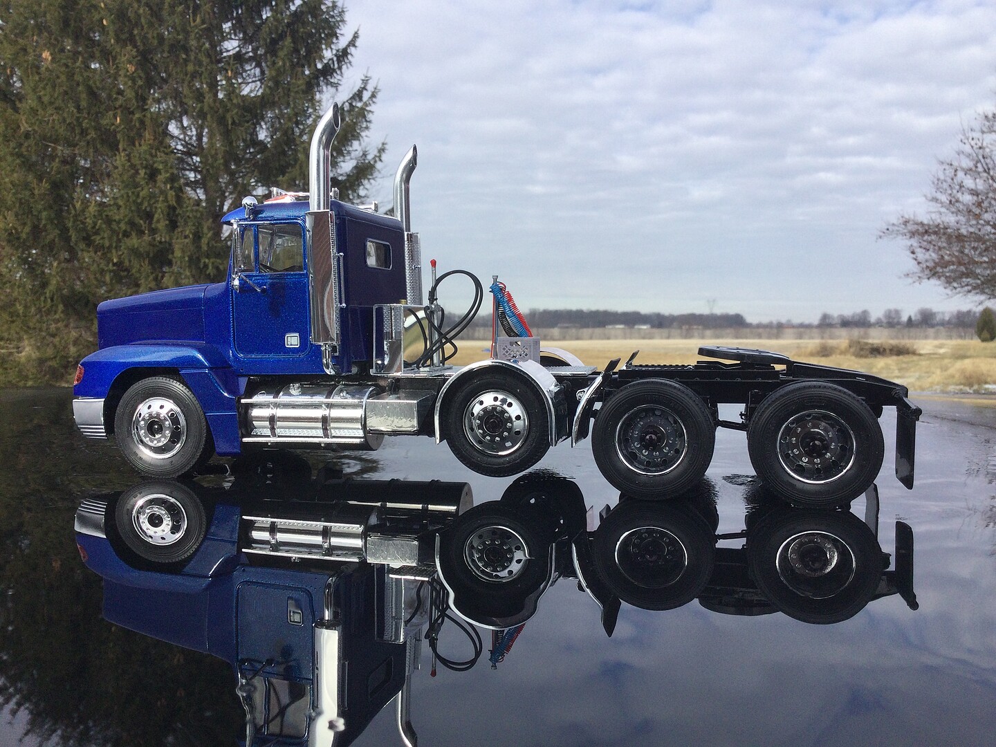 Freightliner FLD 120 Special Tractor Cab -- Plastic Model Truck Vehicle ...