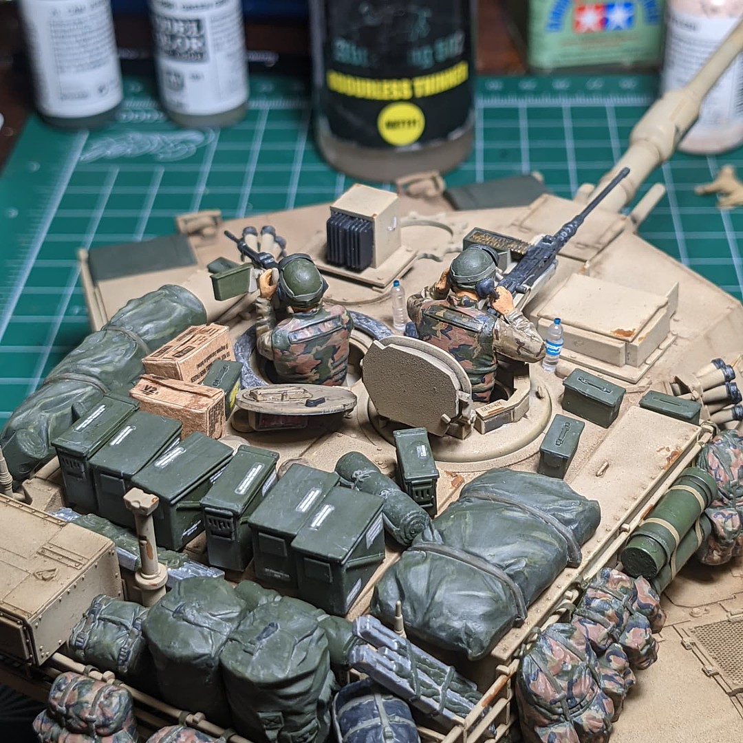 M1A2 Abrams 120mm Gun Tank -- Plastic Model Military Vehicle Kit -- 1/ ...