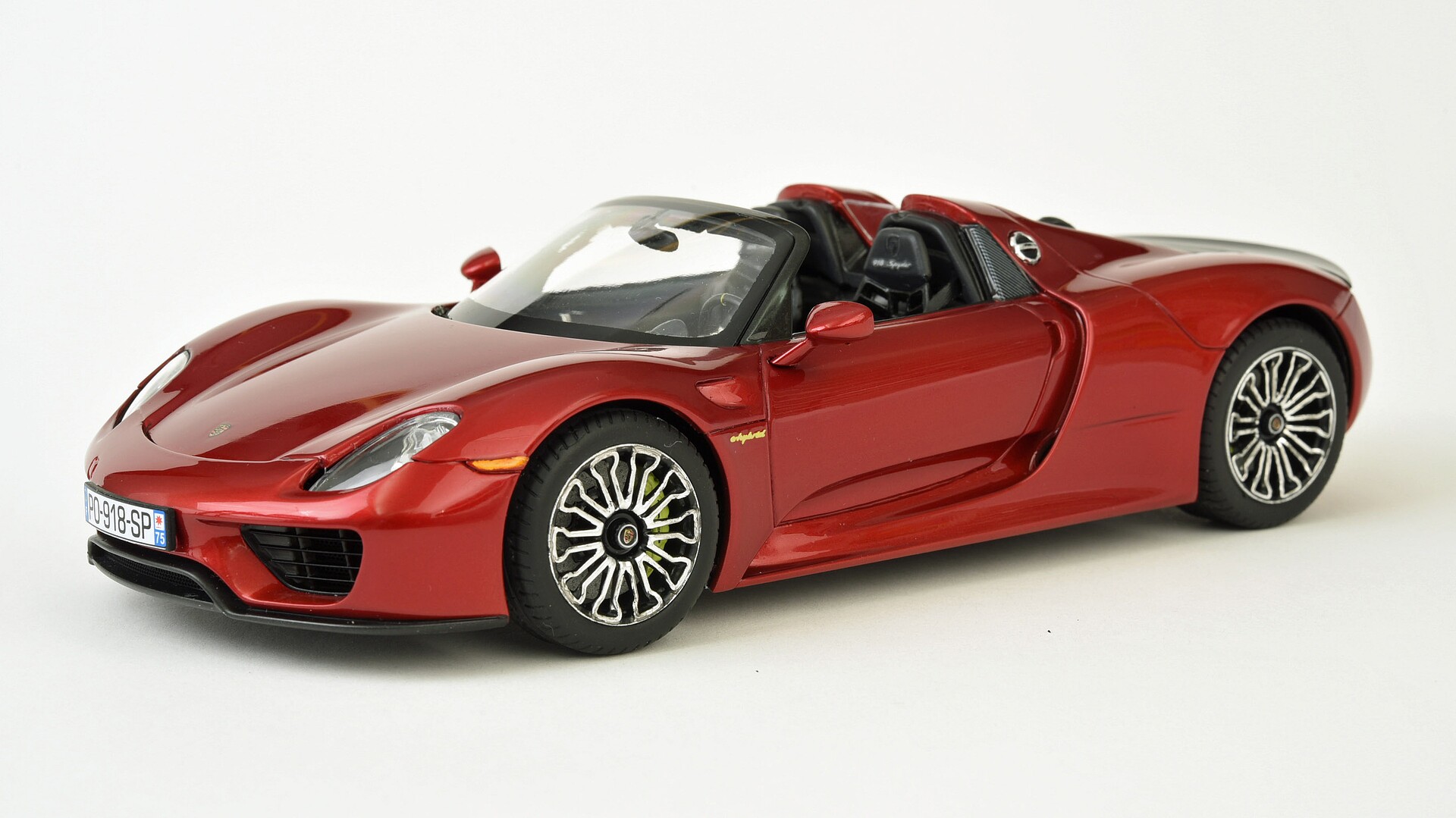 Porsche 918 Spyder -- Plastic Model Car Kit -- 1/24 Scale -- #07026 ...