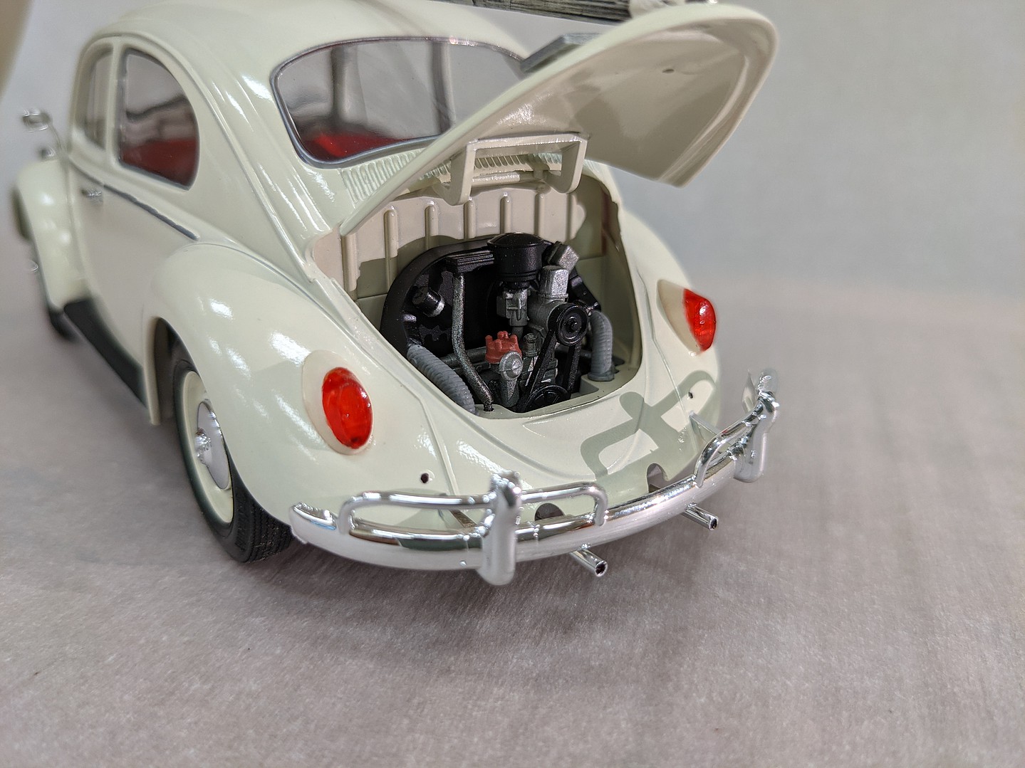 1966 Volkswagen Beetle VW BUG -- Plastic Model Car Kit -- 1/24 Scale ...