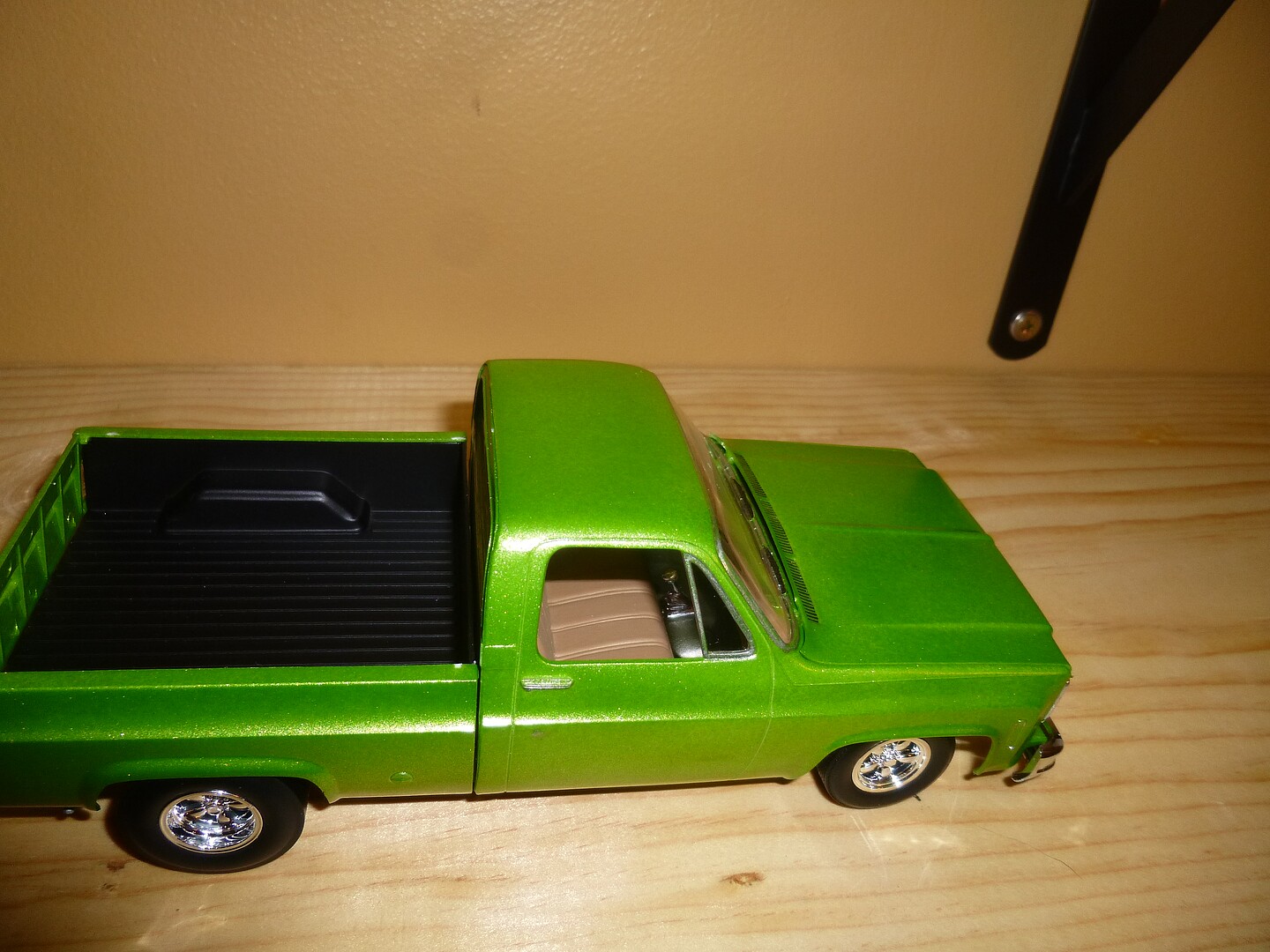 GMC Pickup with Snow Plow -- Plastic Model Truck Kit -- 1/24 Scale ...