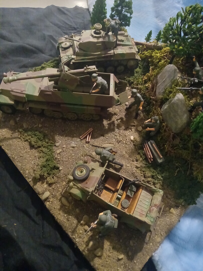 German Hanomag Sd.Kfz. 251/1 Halftrack -- Plastic Model Military ...