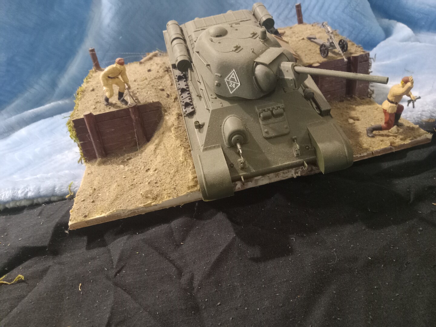 Russian T34/76 ChTZ Tank -- Plastic Model Military Vehicle Kit -- 1/35 ...