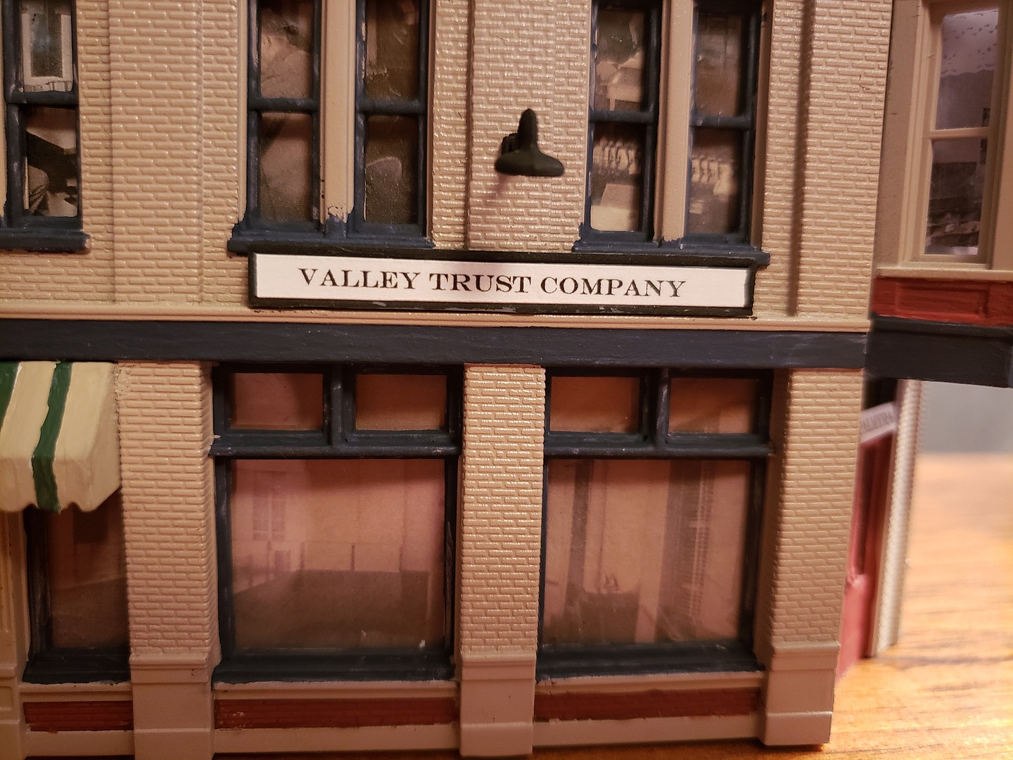 Corner Department Store Kit -- HO Scale Model Railroad Building ...