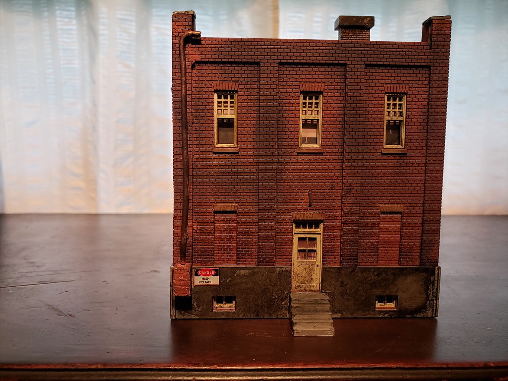 Brick Office Building - Kit - 7-11/16 x 5-1/4 x 5'' -- HO Scale Model ...