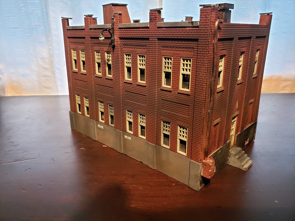 Brick Office Building - Kit - 7-11/16 x 5-1/4 x 5'' -- HO Scale Model ...