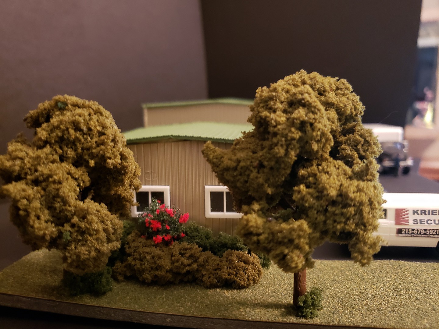 Modern Retail Warehouse Center Kit -- HO Scale Model Railroad Building ...