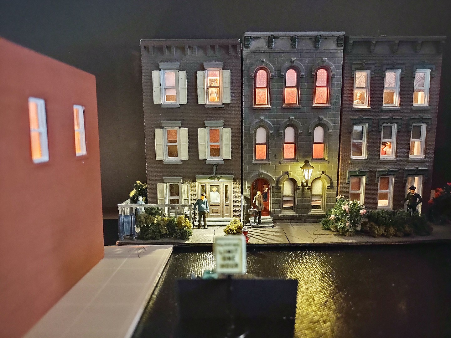 Townhouse Flats/3 Fronts Kit -- HO Scale Model Railroad Building -- # ...