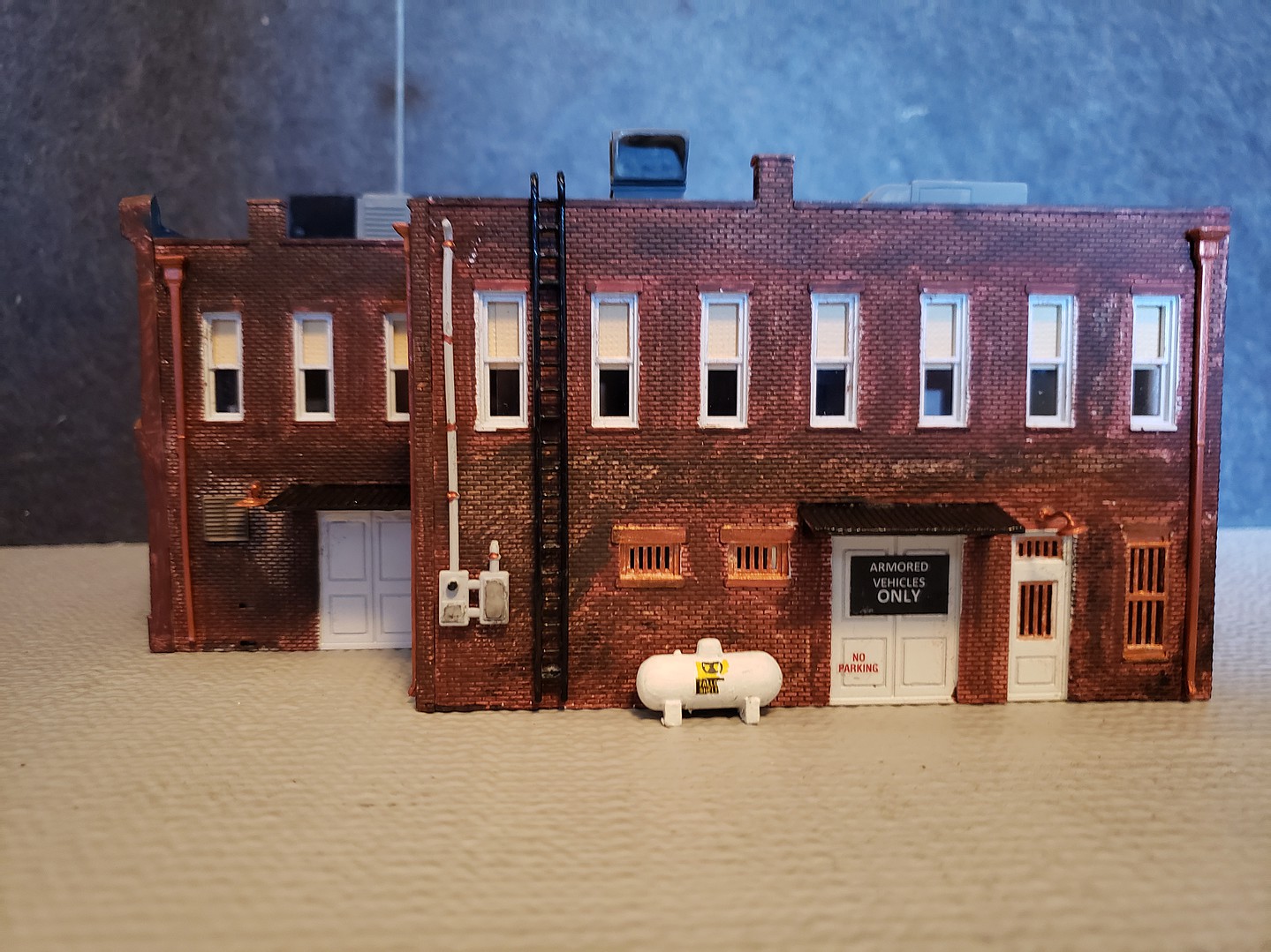 County Courthouse Kit (8-3/8 x 5-15/16'') -- HO Scale Model Railroad ...