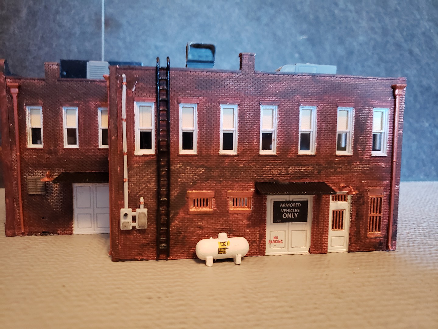 County Courthouse Kit (8-3/8 x 5-15/16'') -- HO Scale Model Railroad ...