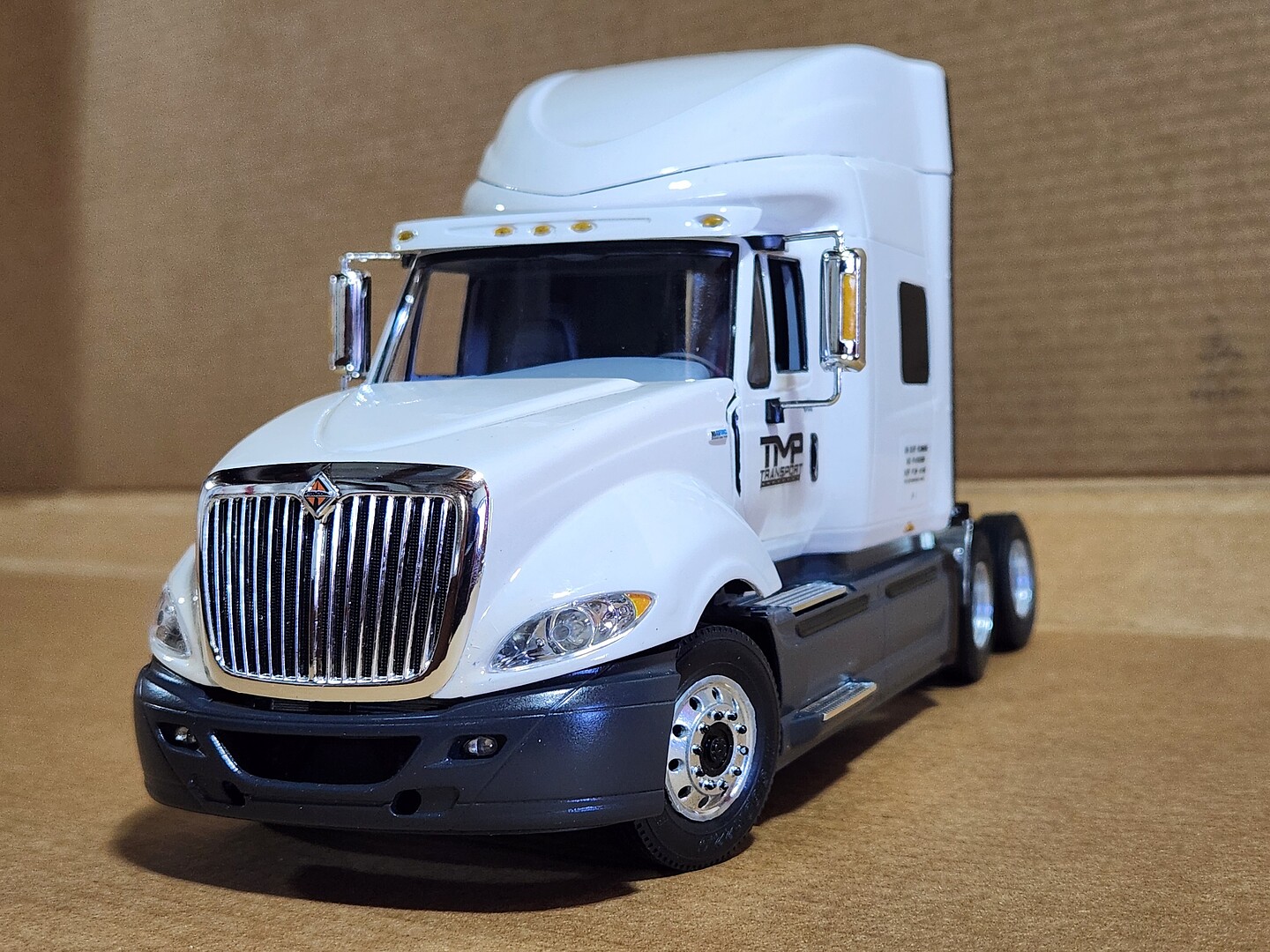 International ProStar -- Plastic Model Truck Kit -- 1/25 Scale -- #1301 ...