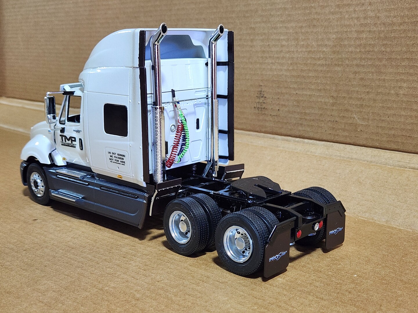 International ProStar -- Plastic Model Truck Kit -- 1/25 Scale -- #1301 ...