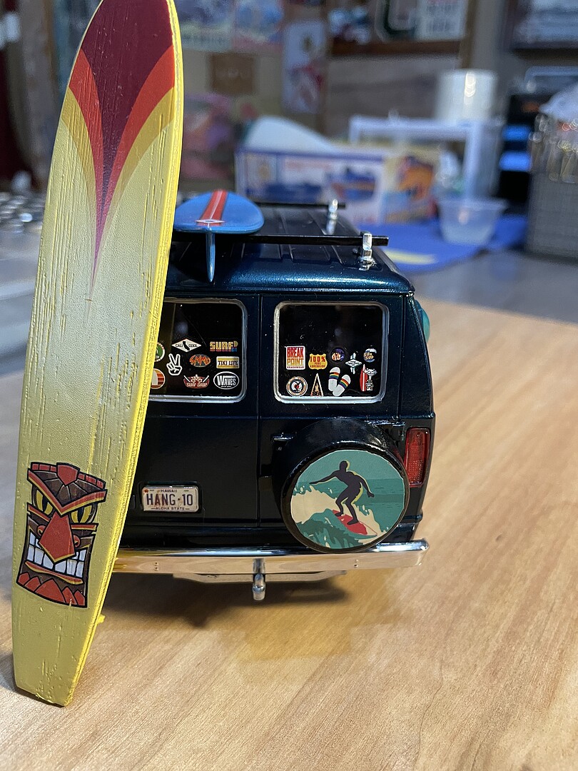 1977 Ford Surfer Van -- Plastic Model Car Vehicle Kit -- 1/25 Scale ...