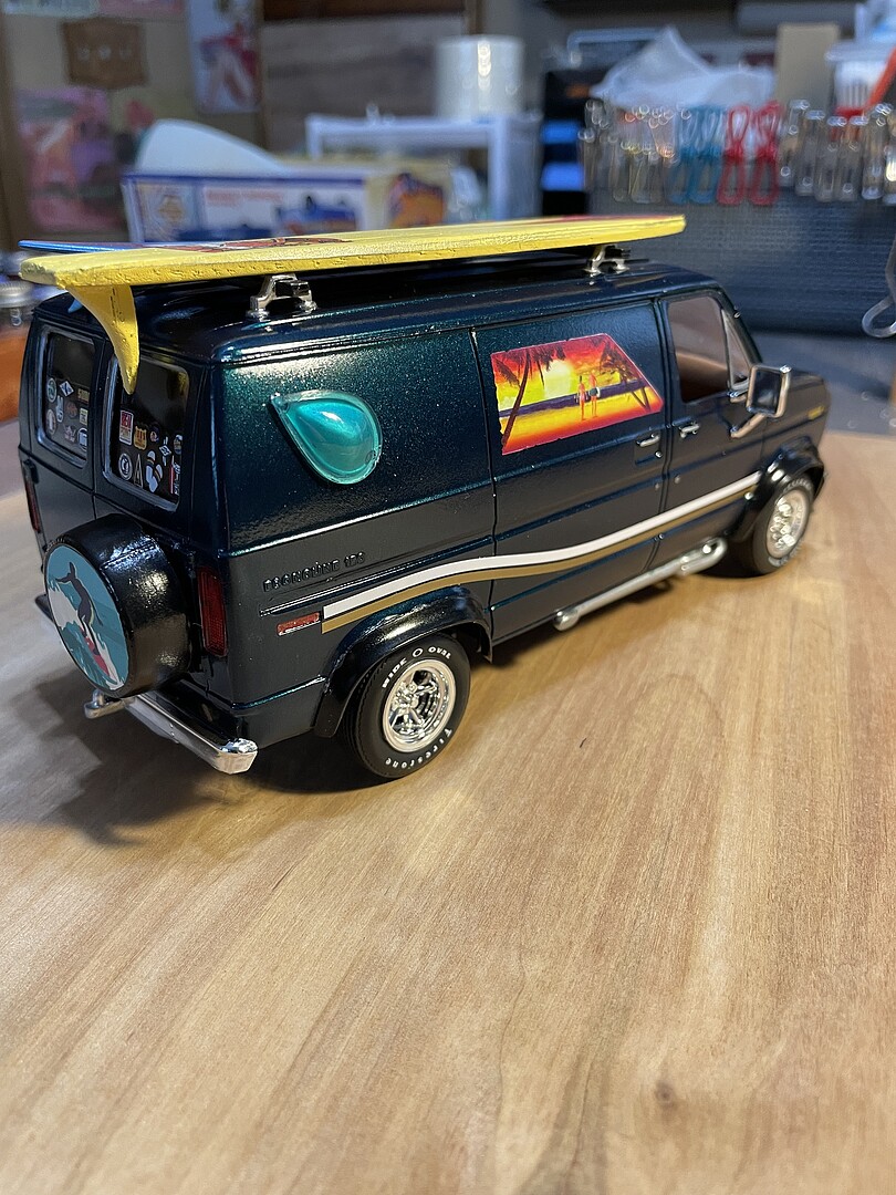 1977 Ford Surfer Van -- Plastic Model Car Vehicle Kit -- 1/25 Scale ...