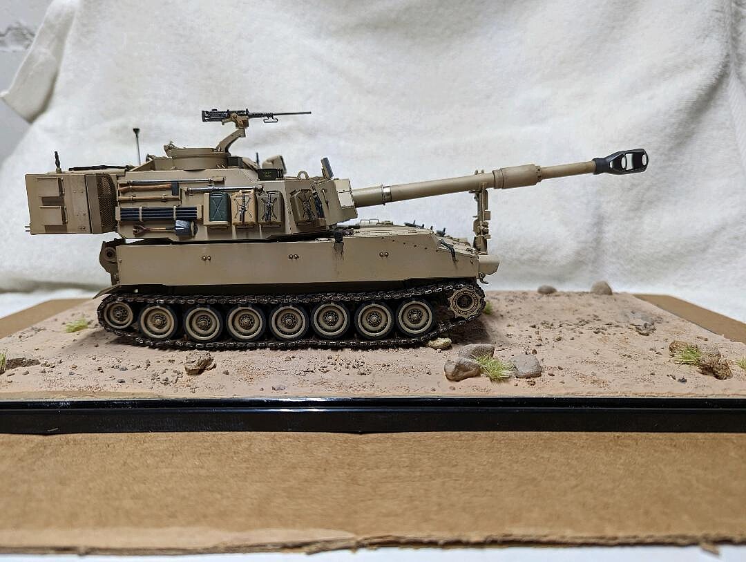 M109A6 HOWITZER PALADIN -- Plastic Model Tank Kit -- 1/35 Scale ...