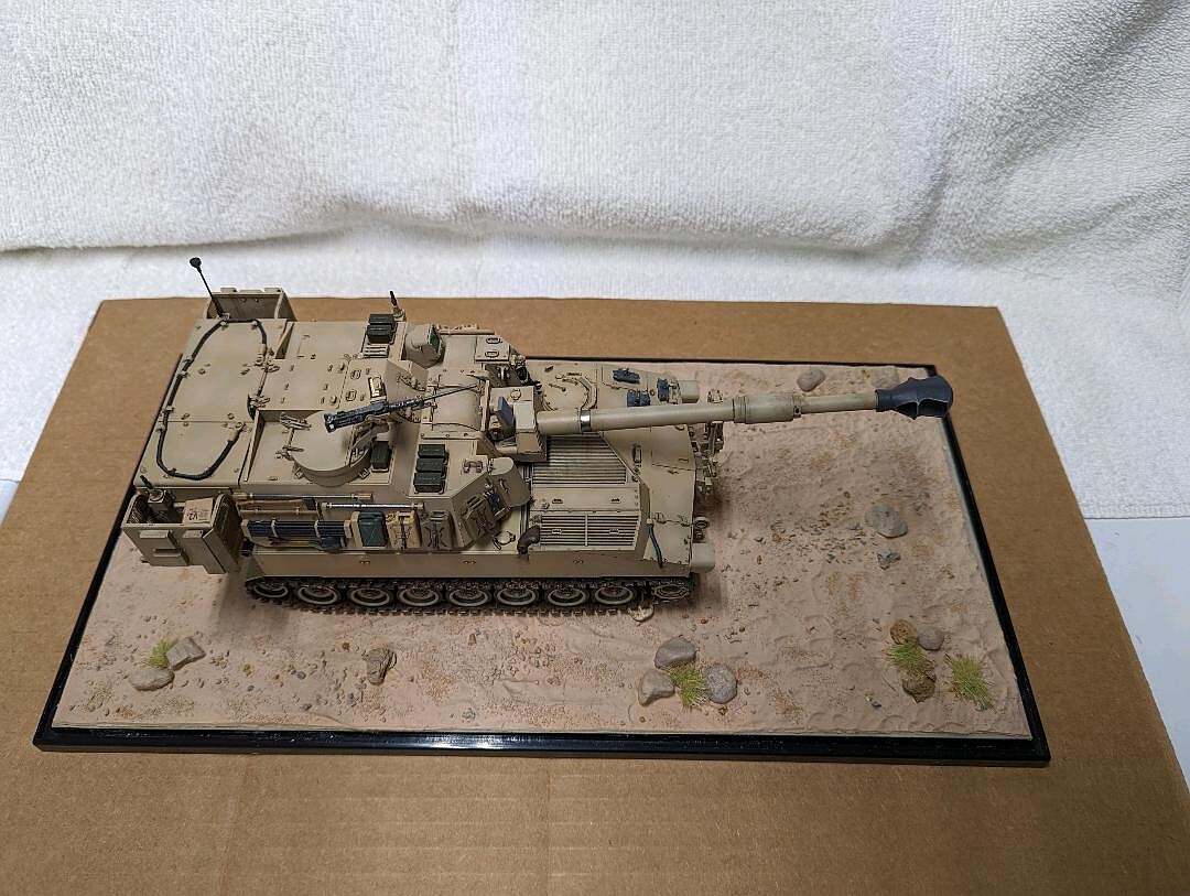 M109A6 HOWITZER PALADIN -- Plastic Model Tank Kit -- 1/35 Scale ...