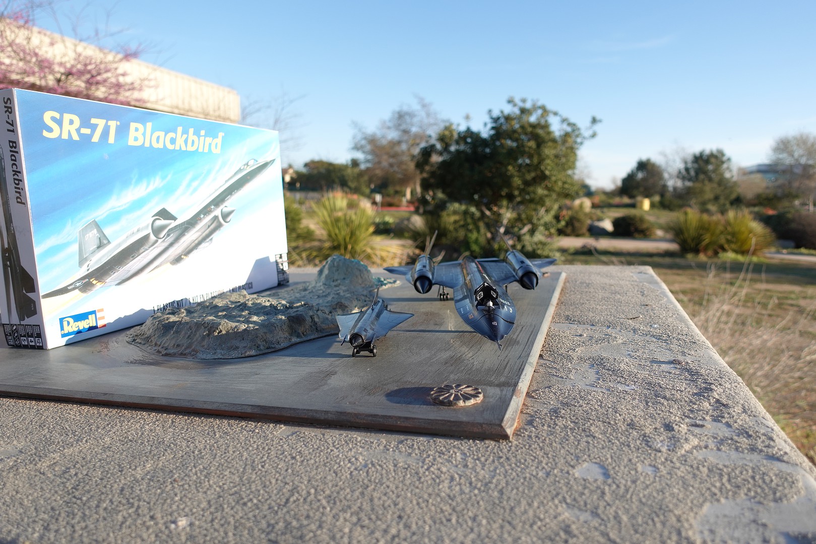 SR-71A Blackbird -- Plastic Model Airplane Kit -- 1/72 Scale -- #855810 ...