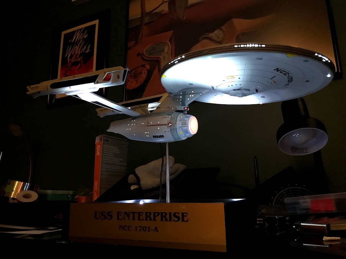 Star Trek USS Enterprise Refit -- Science Fiction Plastic Model Kit ...