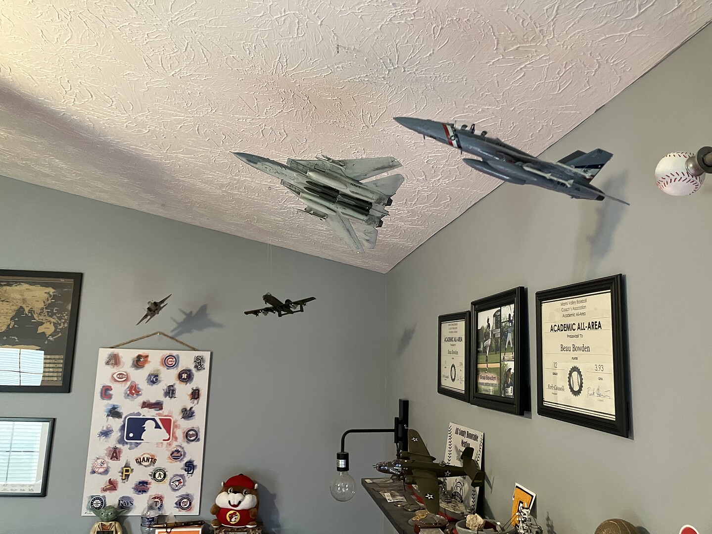 F/A-18F Super Hornet -- Plastic Model Airplane Kit -- 1/72 Scale ...