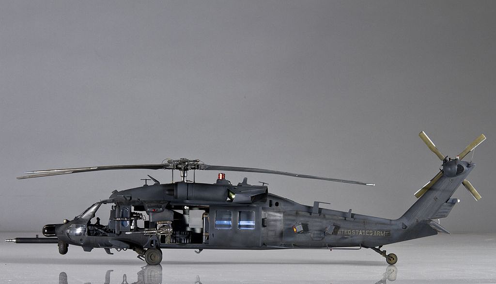 AH-60L Blackhawk DAP -- Plastic Model Helicopter Kit -- 1/35 Scale ...