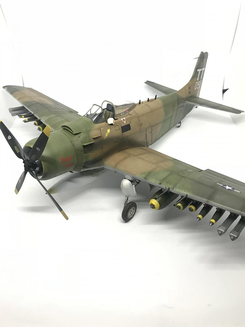 A-1H AD6 Skyraider Aircraft -- Plastic Model Airplane Kit -- 1/32 Scale ...