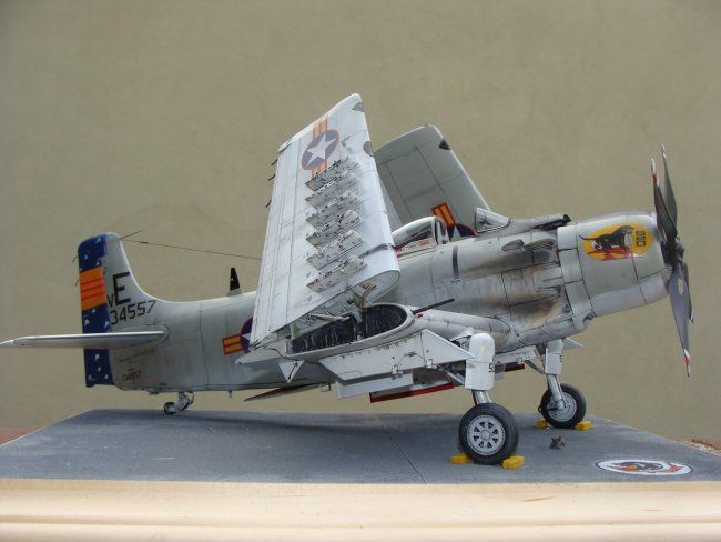 A-1H AD6 Skyraider Aircraft -- Plastic Model Airplane Kit -- 1/32 Scale ...