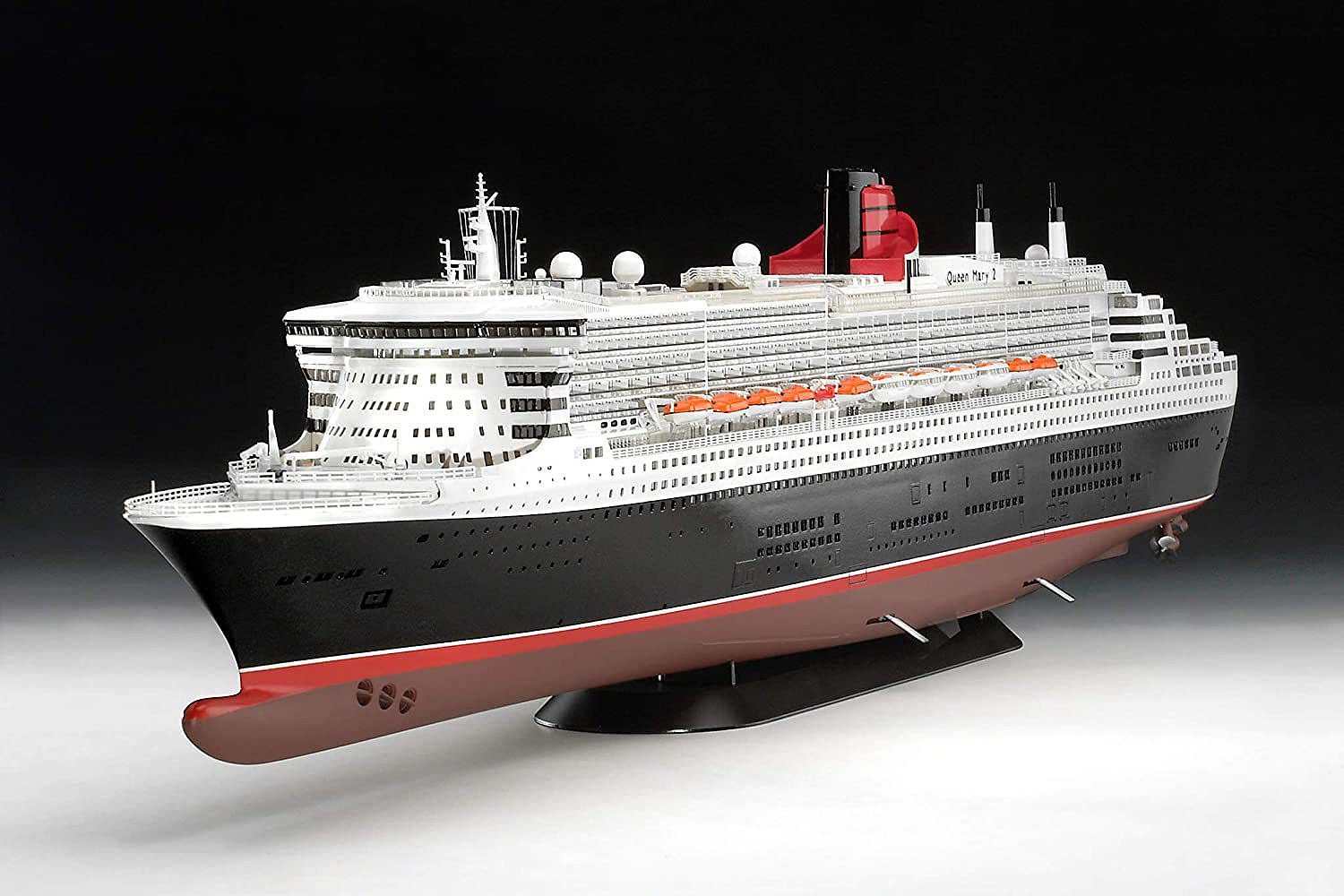 Queen Mary 2 -- Plastic Model Ship Kit -- 1/400 Scale -- #05199 ...