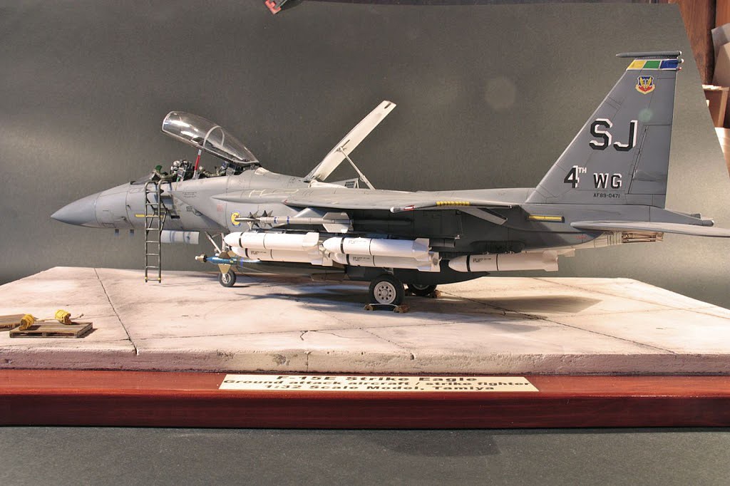 USAF F-15E Strike Eagle w/Bunker Buster Jet -- Plastic Model Airplane ...