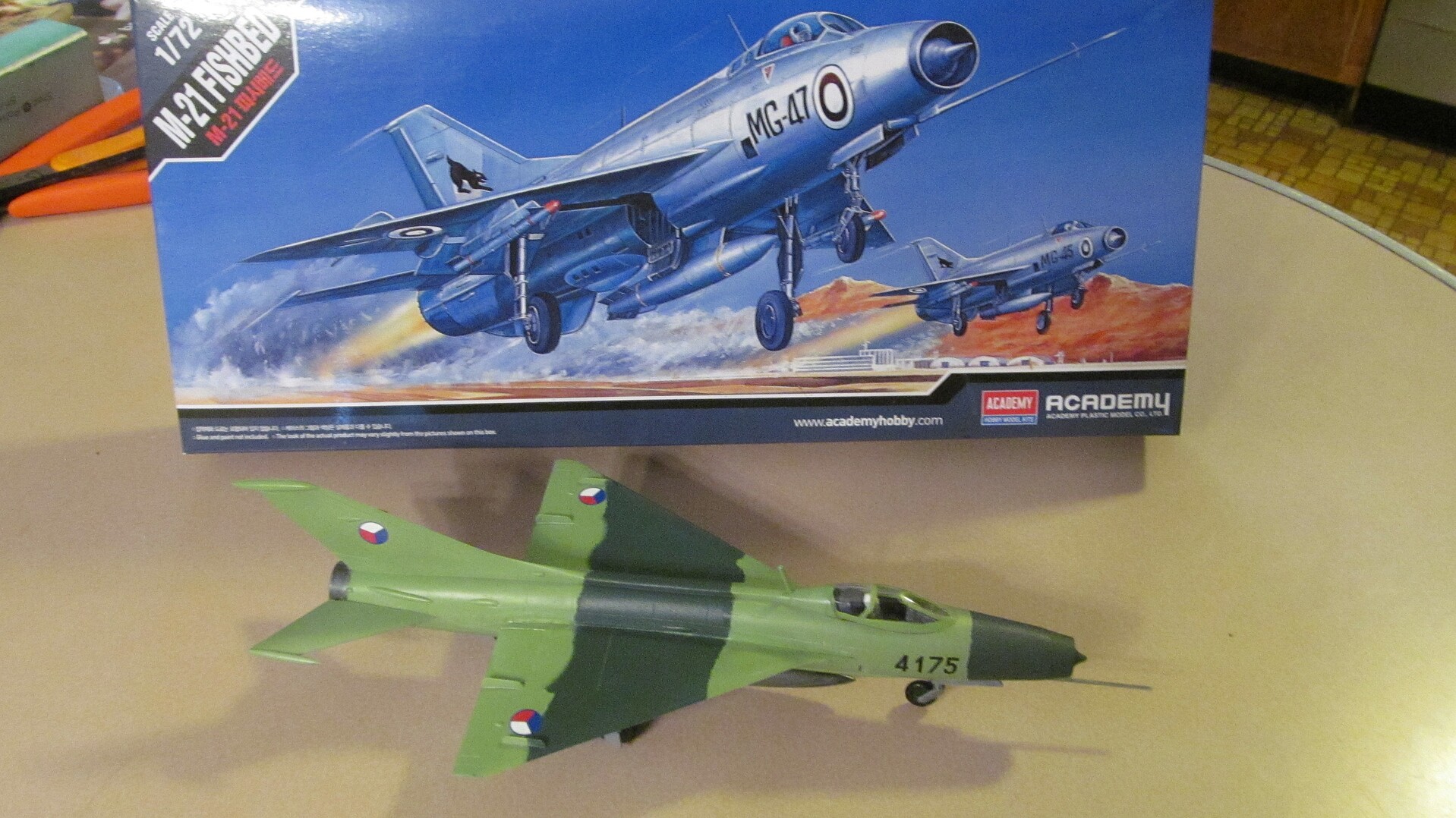 Mig21 Fishbed Fighter -- Plastic Model Airplane Kit -- 1/72 Scale ...