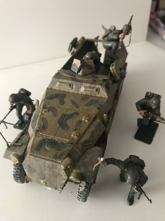 German Hanomag Sd.Kfz. 251/1 Halftrack -- Plastic Model Military ...