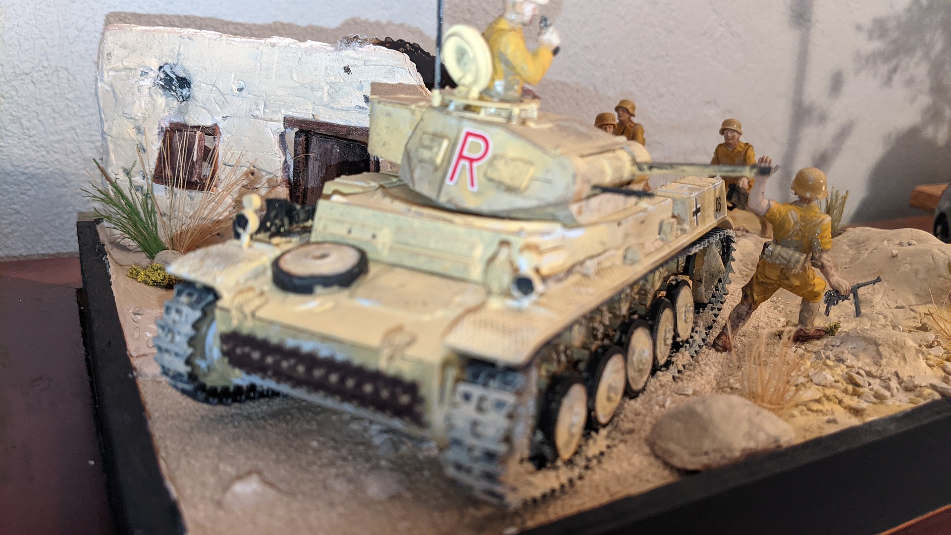 German Panzerkampfwagen II -- Plastic Model Military Vehicle Kit -- 1/ ...