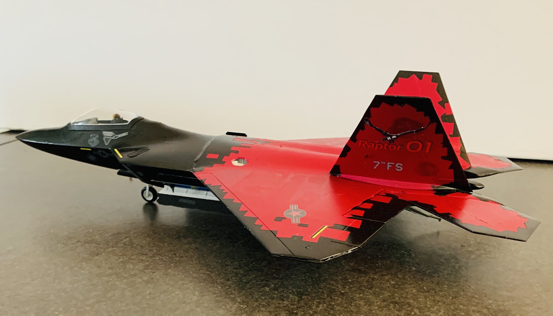 F-22 Raptor -- Plastic Model Airplane Kit -- 1/48 Scale -- #550850 ...