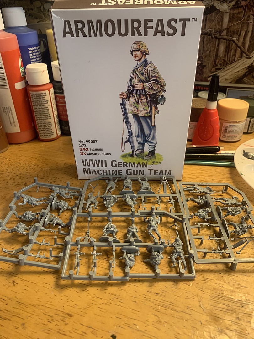 WWII German Machine Gun Team (24 & 8 Guns) -- Plastic Model Military ...
