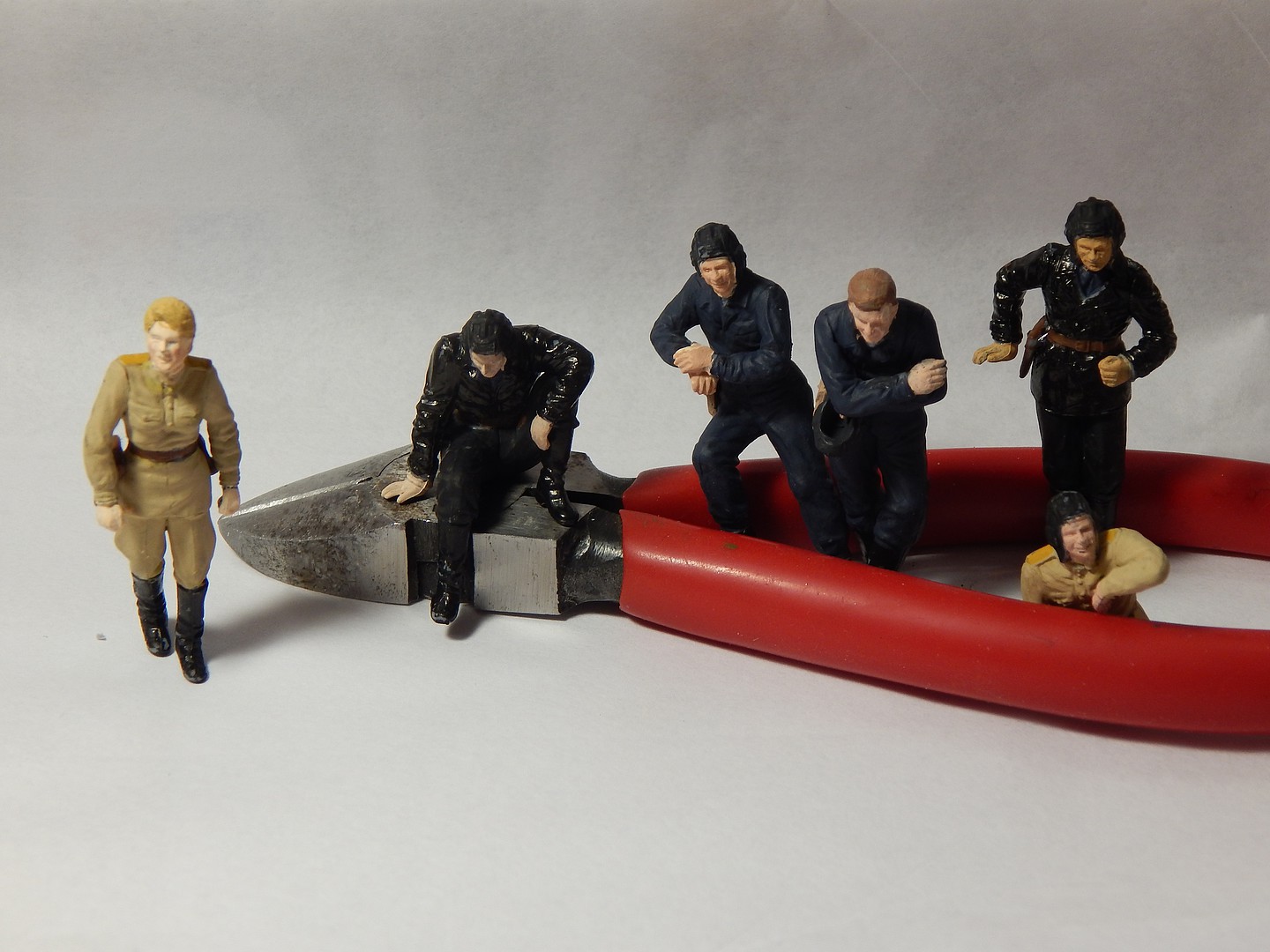 Russian Army Tank Soldiers Crew -- Plastic Model Military Figure Kit ...