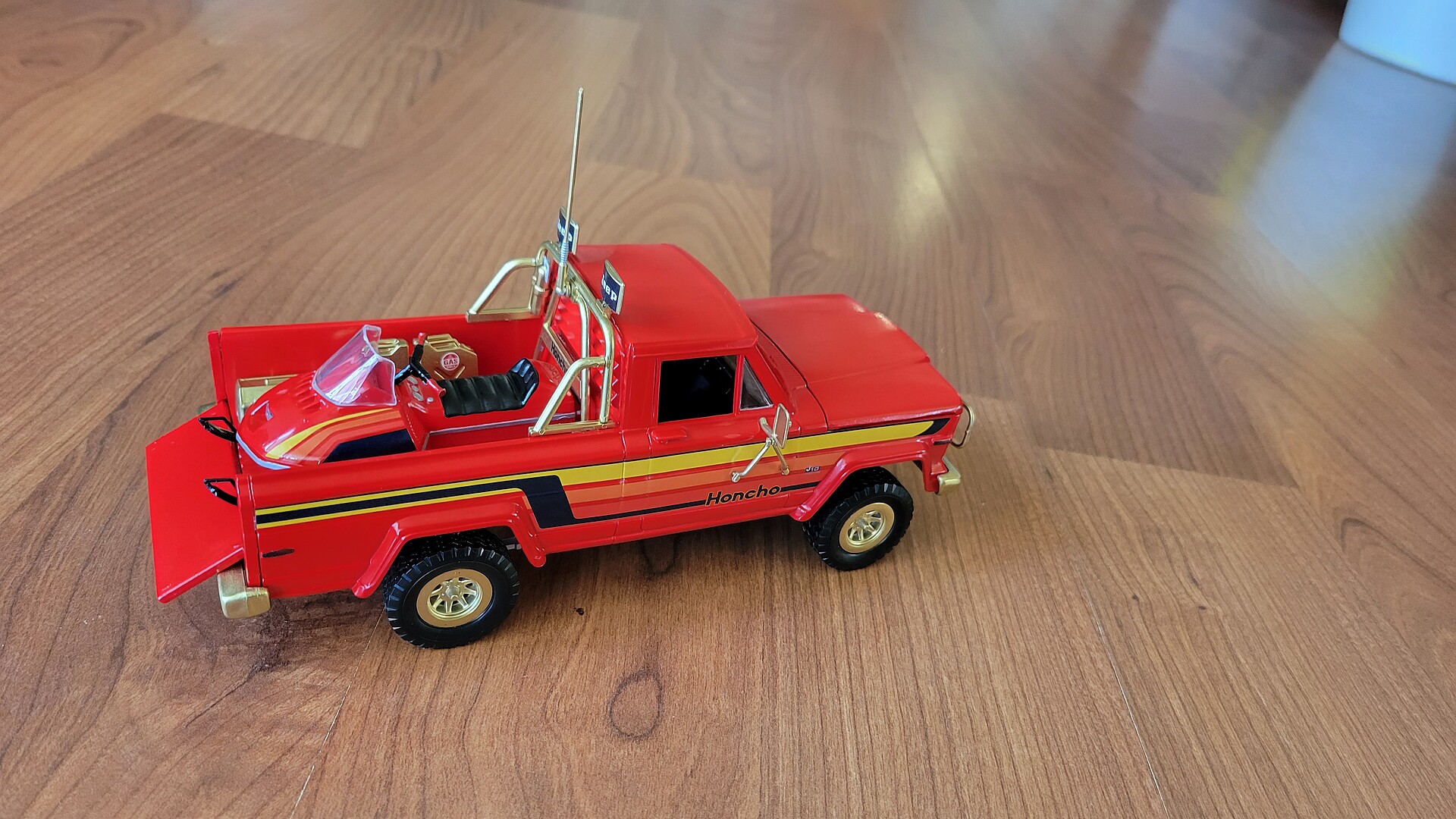 1980 Jeep Honcho Ice Patrol -- Plastic Model Truck Kit -- 1/25 Scale ...