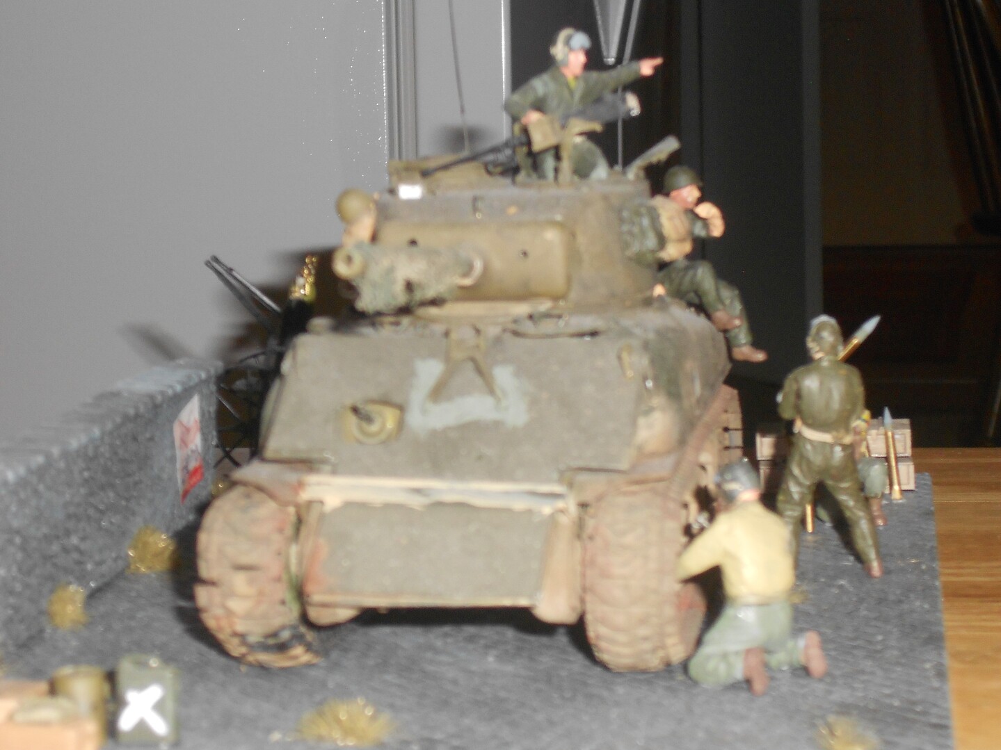 Sherman M4-A1 -- Plastic Model Military Vehicle Kit -- 1/35 Scale -- #550225 pictures by gckhan78