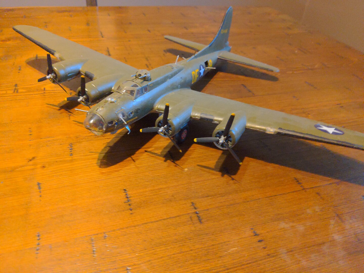 B17F Memphis Belle Aircraft -- Plastic Model Airplane Kit -- 1/72 Scale ...