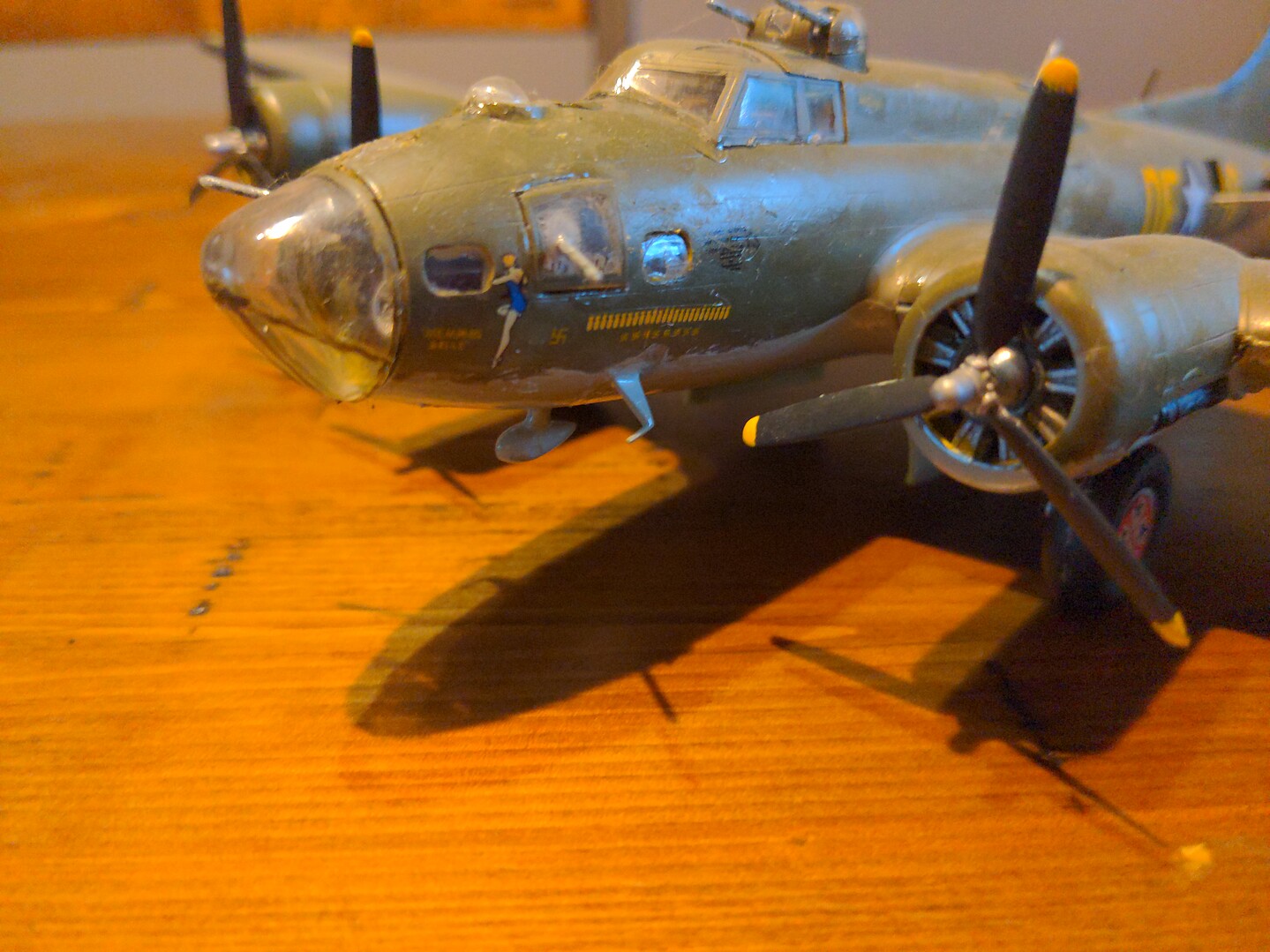 B17F Memphis Belle Aircraft -- Plastic Model Airplane Kit -- 1/72 Scale ...