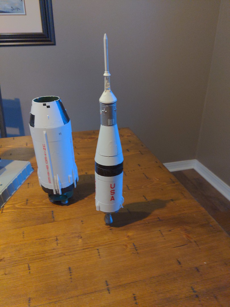 Saturn V -- Space Program Plastic Model Kit -- 1/144 Scale -- #04909 ...