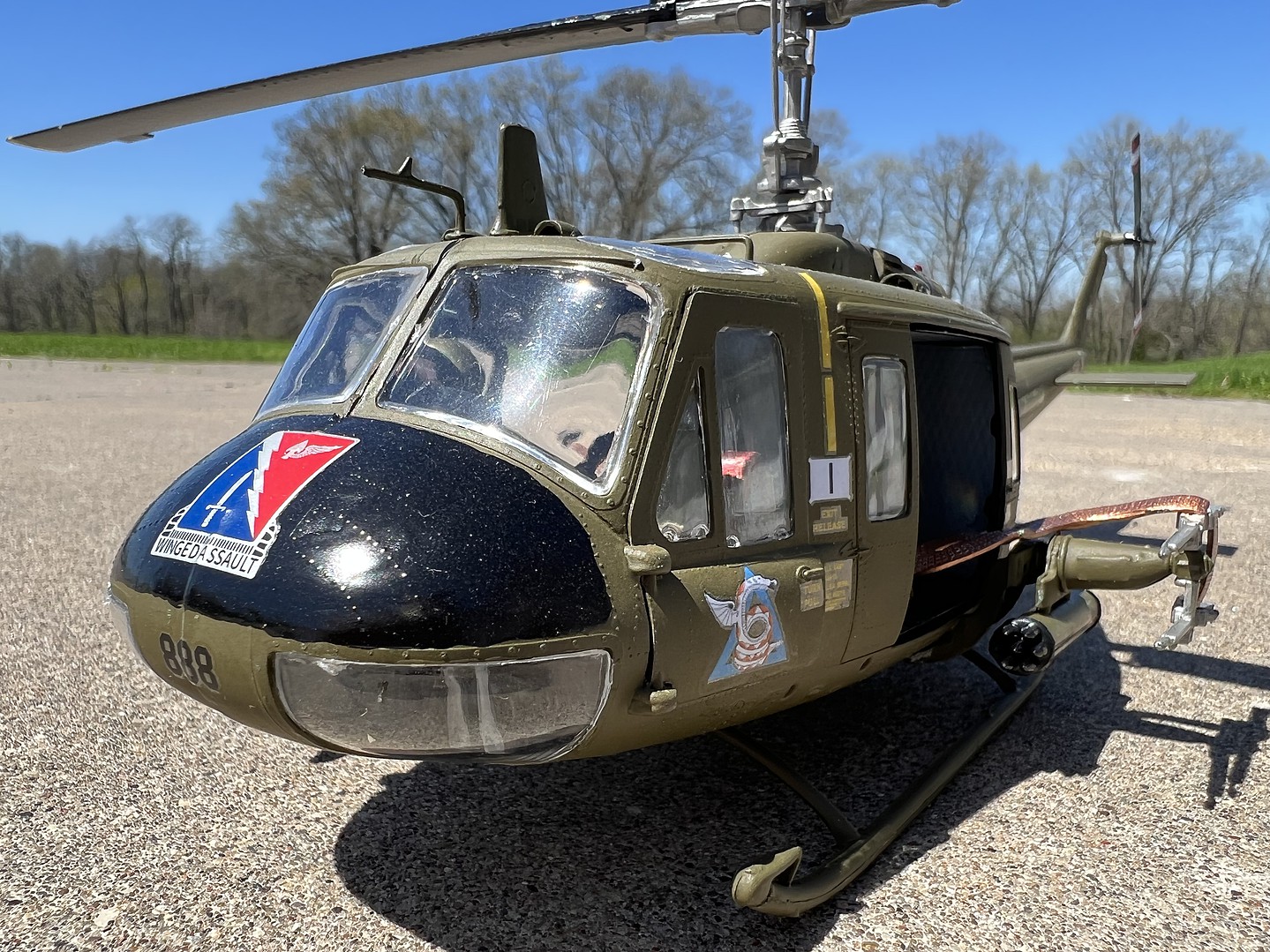 UH-1D Huey Gunship -- Plastic Model Helicopter Kit -- 1/32 Scale ...