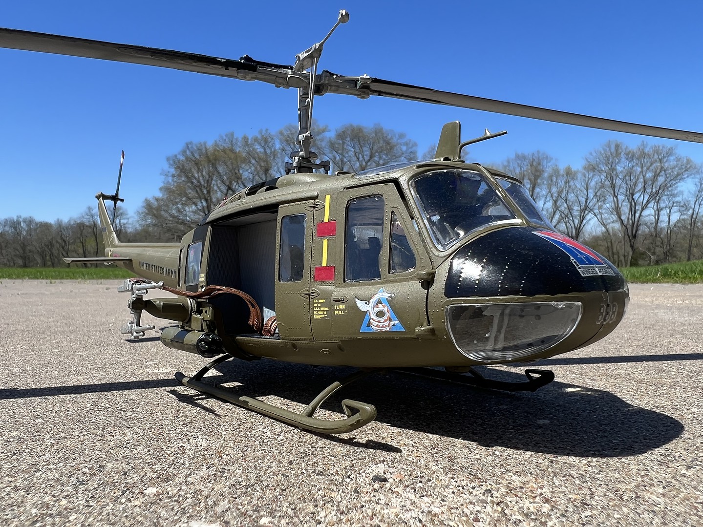 UH-1D Huey Gunship -- Plastic Model Helicopter Kit -- 1/32 Scale ...