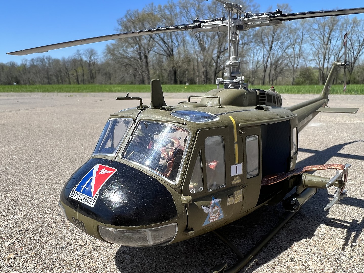 UH-1D Huey Gunship -- Plastic Model Helicopter Kit -- 1/32 Scale ...